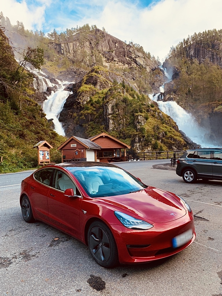 Tesla Model 3 Long Range AWD -Autopilot- Red Exterior - White Interior ...