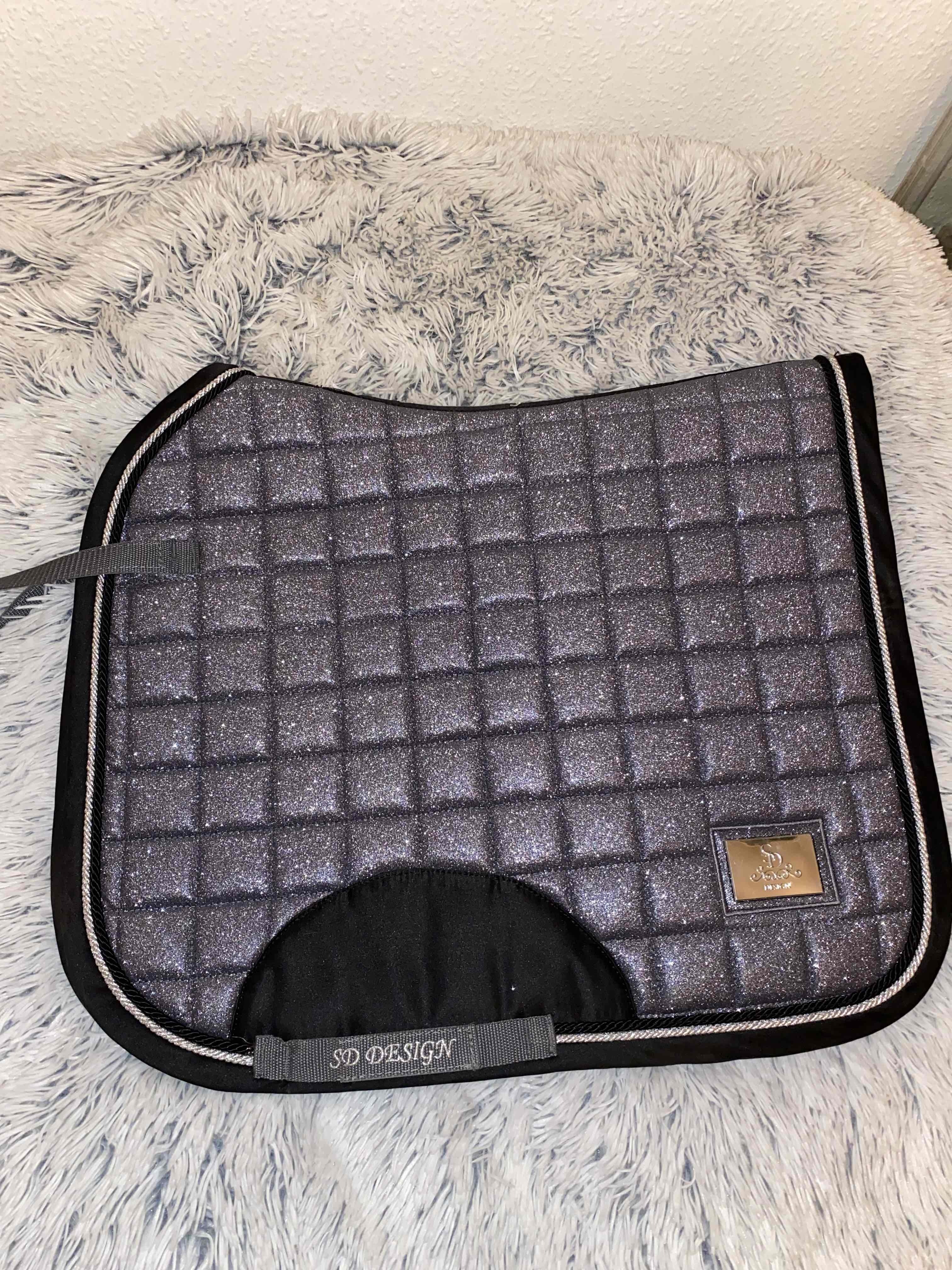 Rideudstyr - Sindsygt flot glimmer SD design underlag!