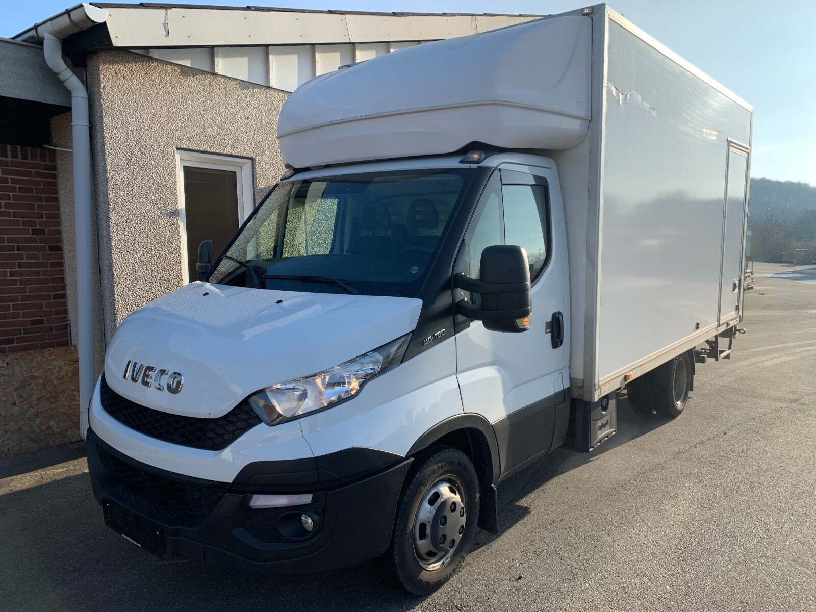 Iveco Daily 2,3 35C15 Alukasse m/lift - 3.555 kr/mdr