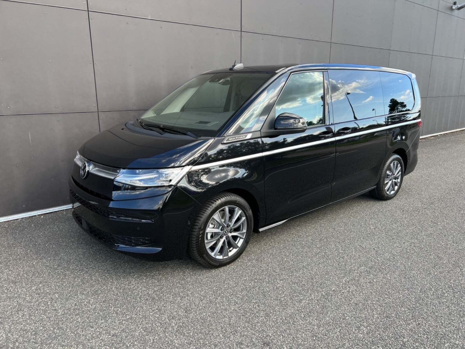 VW Multivan 1,4 eHybrid Style DSG lang - 549.900 kr