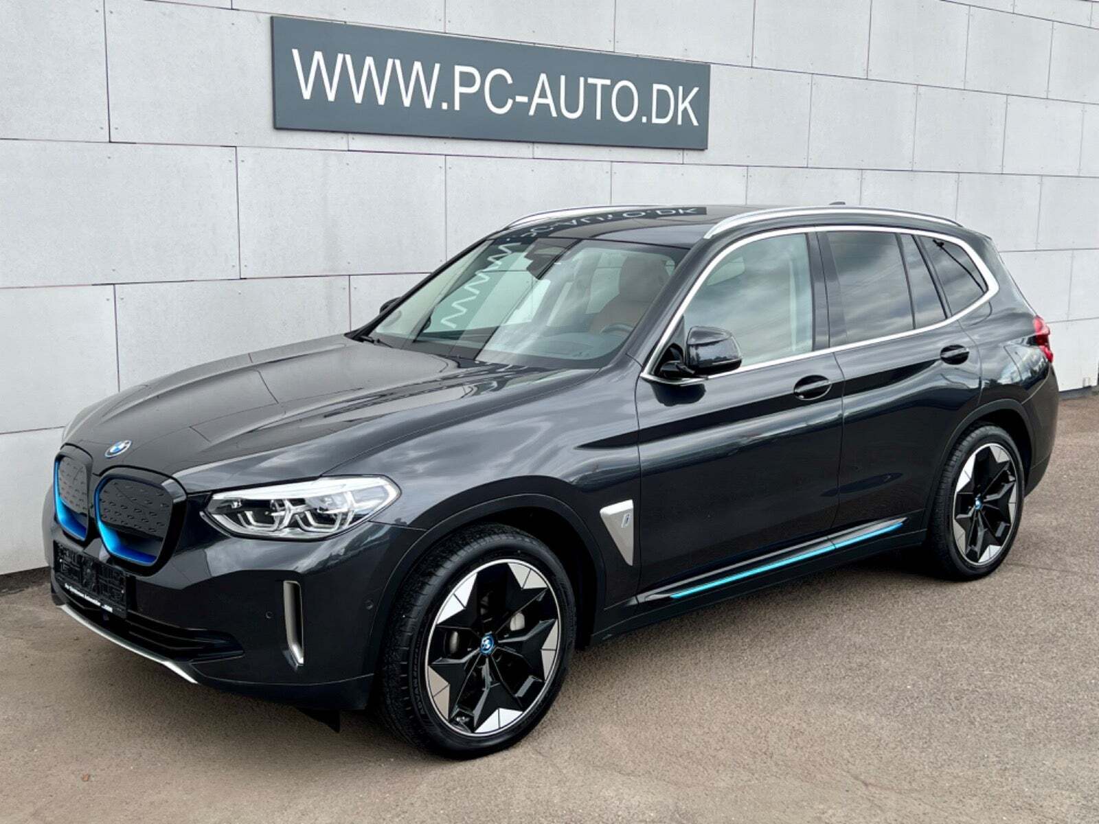 BMW iX3 Charged Plus - 439.900 kr