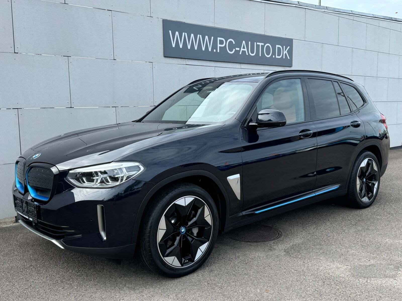 BMW iX3 Charged Plus - 359.900 kr