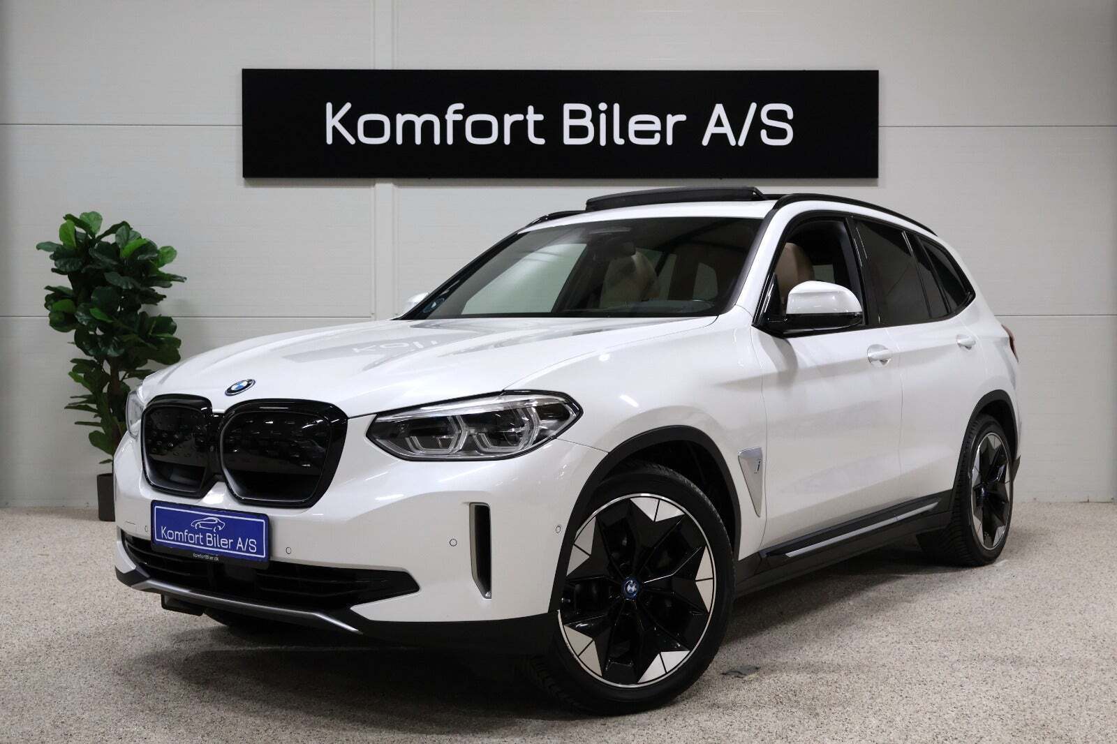 BMW iX3 Charged Plus - 309.900 kr