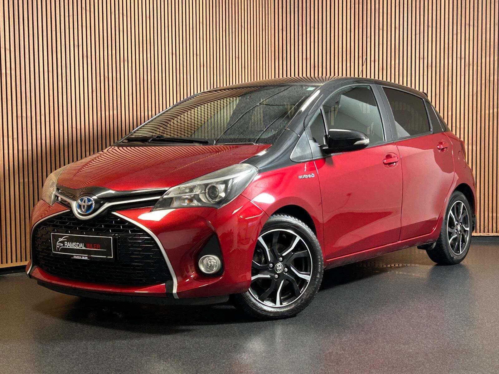 Toyota Yaris 15 Hybrid Cvt