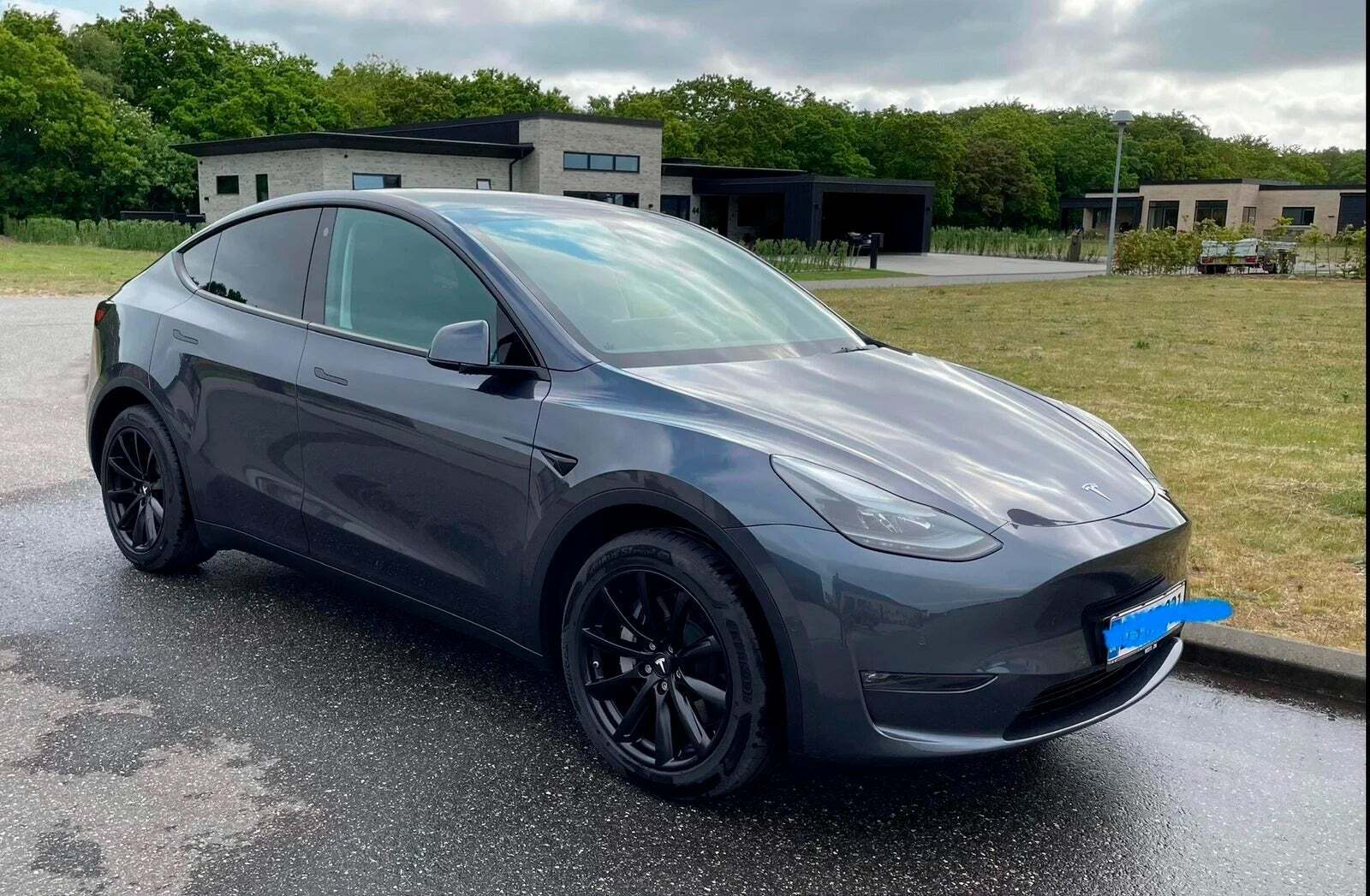 Tesla Model Y Long Range AWD - 279.500 kr