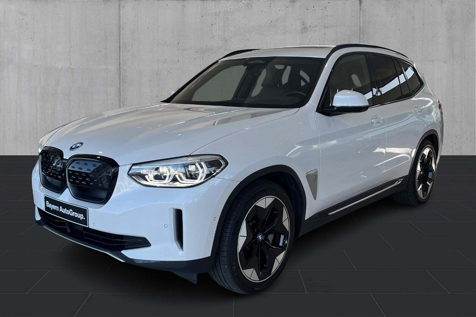 BMW iX3 Charged Plus - 319.000 kr