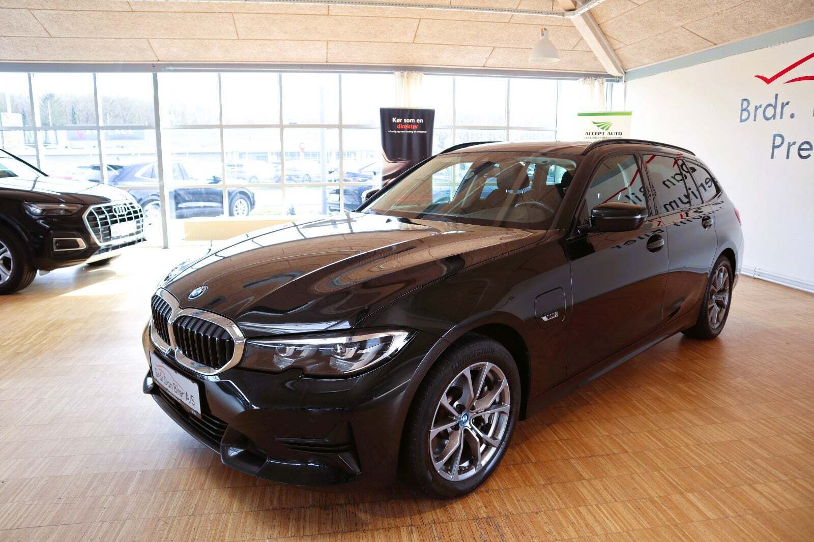 BMW 330e 2,0 Touring Sport Line aut. - 325.800 kr