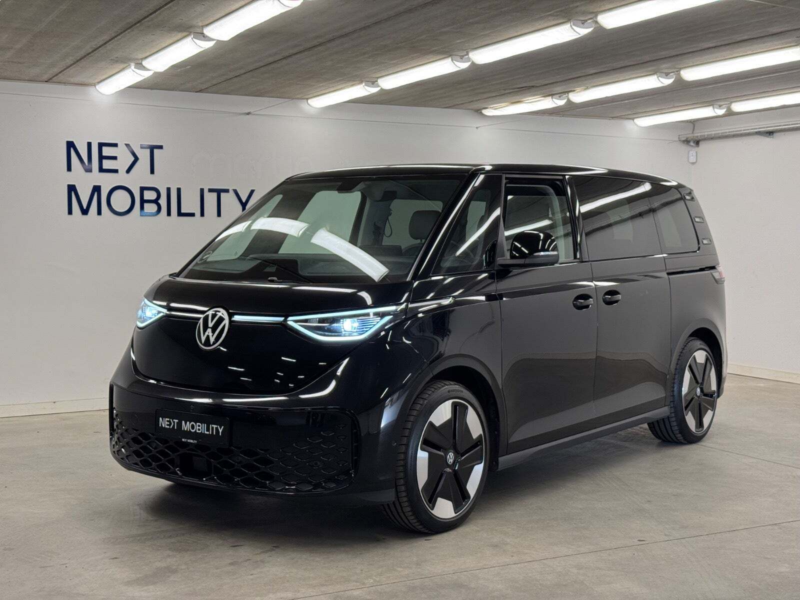 VW ID.Buzz Style 75 Years Edition SWB - 419.900 kr