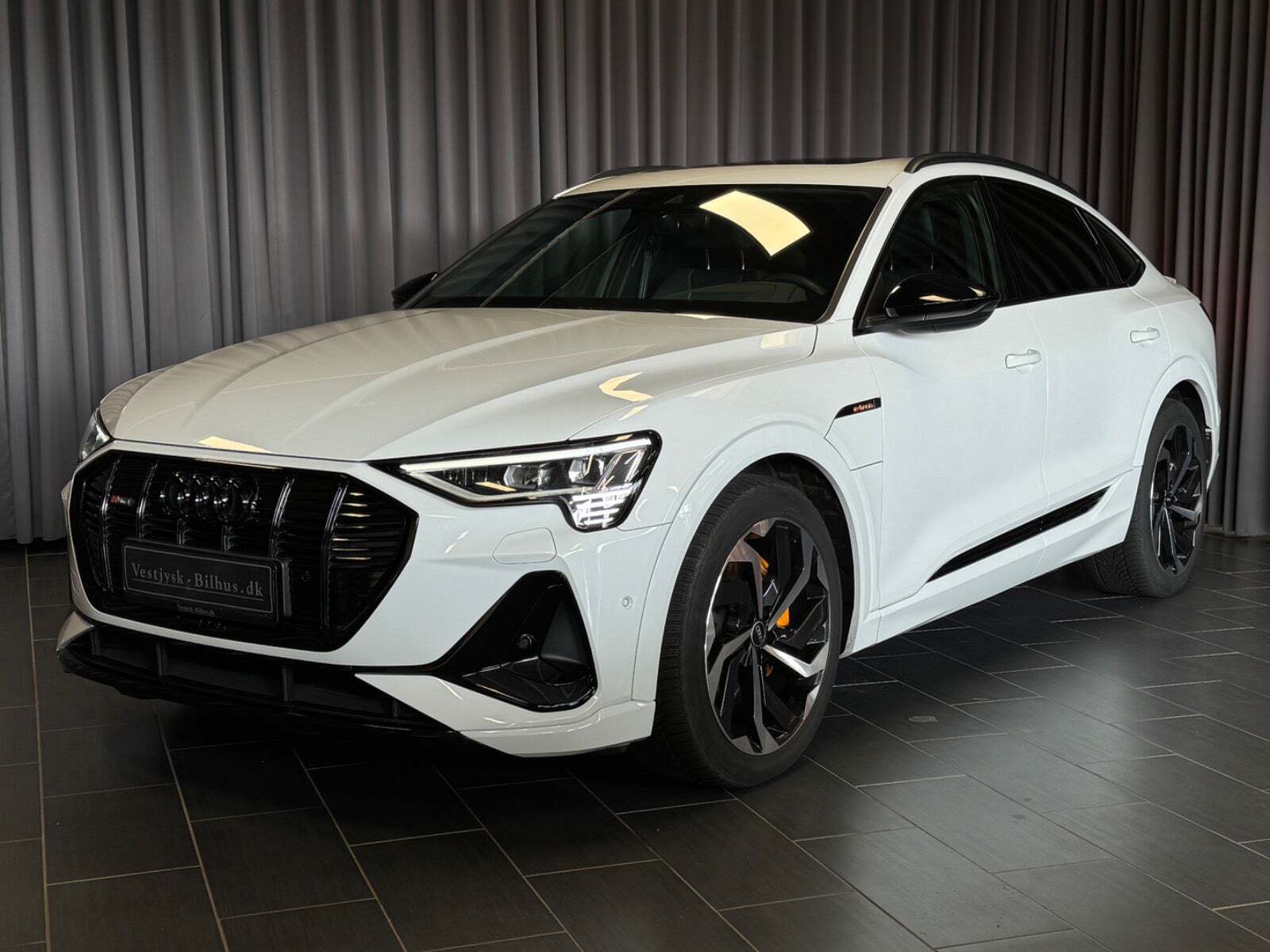 Elegantes Audi E Tron 55 Sportback Bild