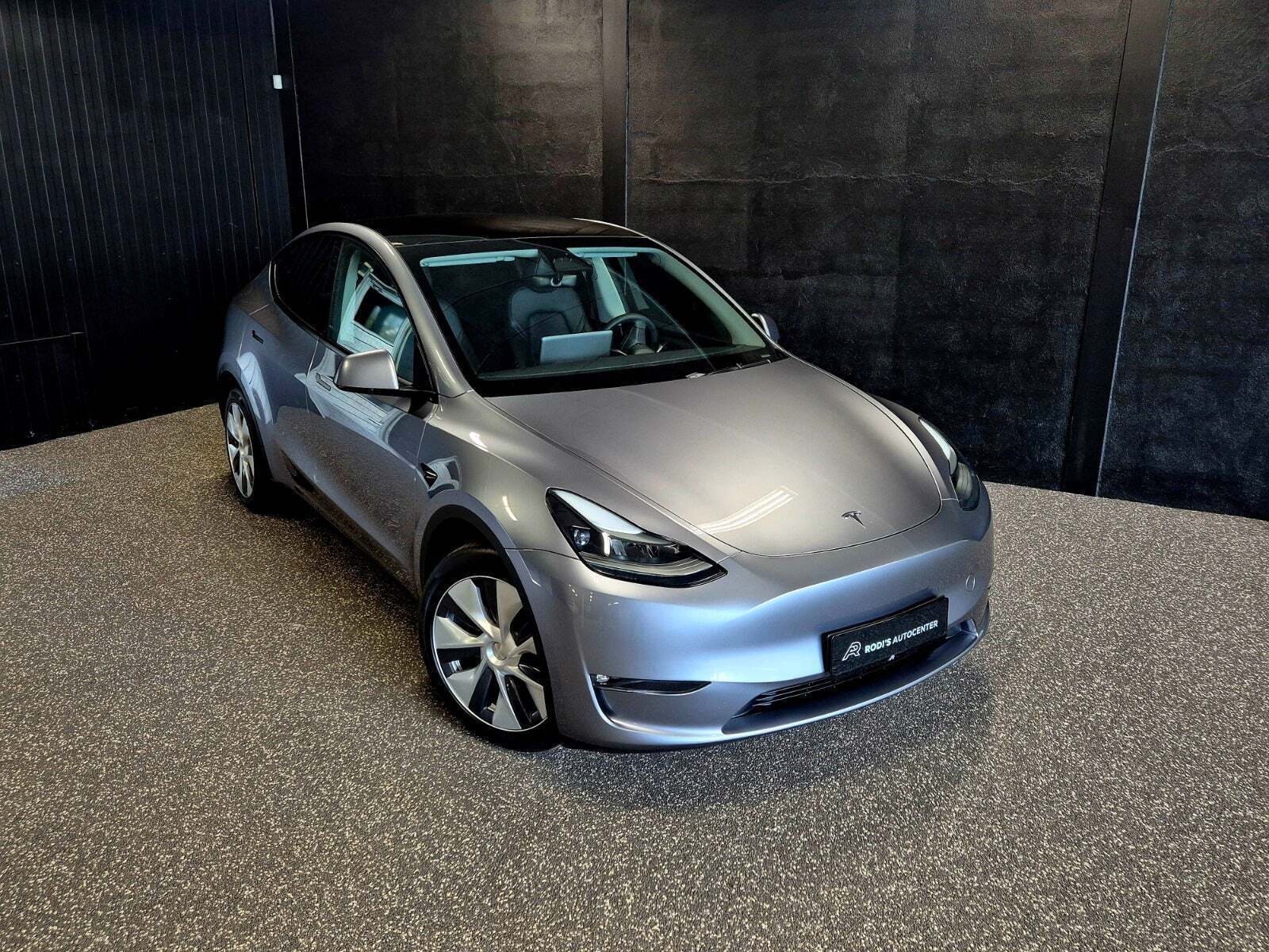 Tesla Model Y Long Range AWD - 299.900 kr