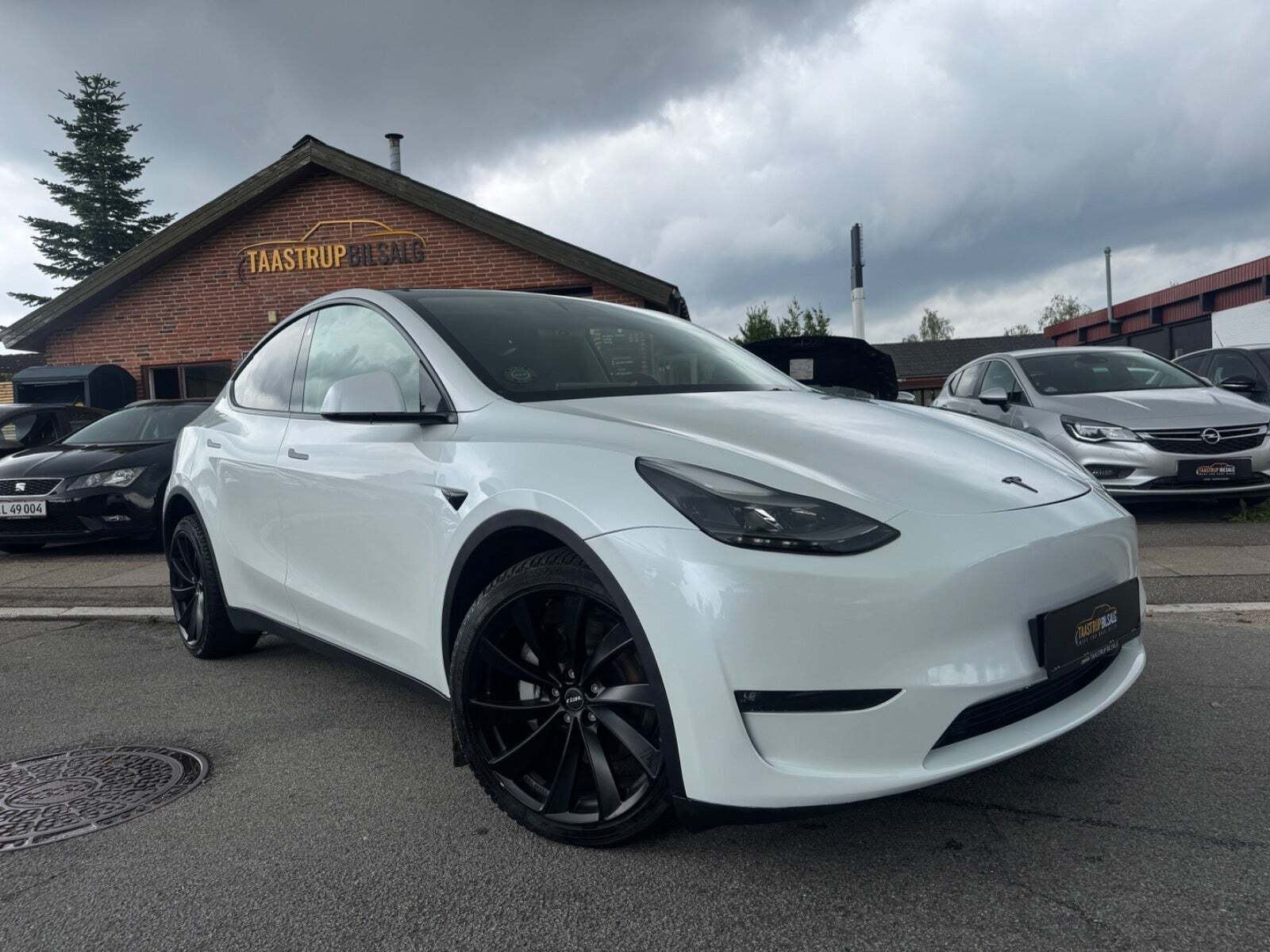 Tesla Model Y Long Range AWD - 249.700 kr