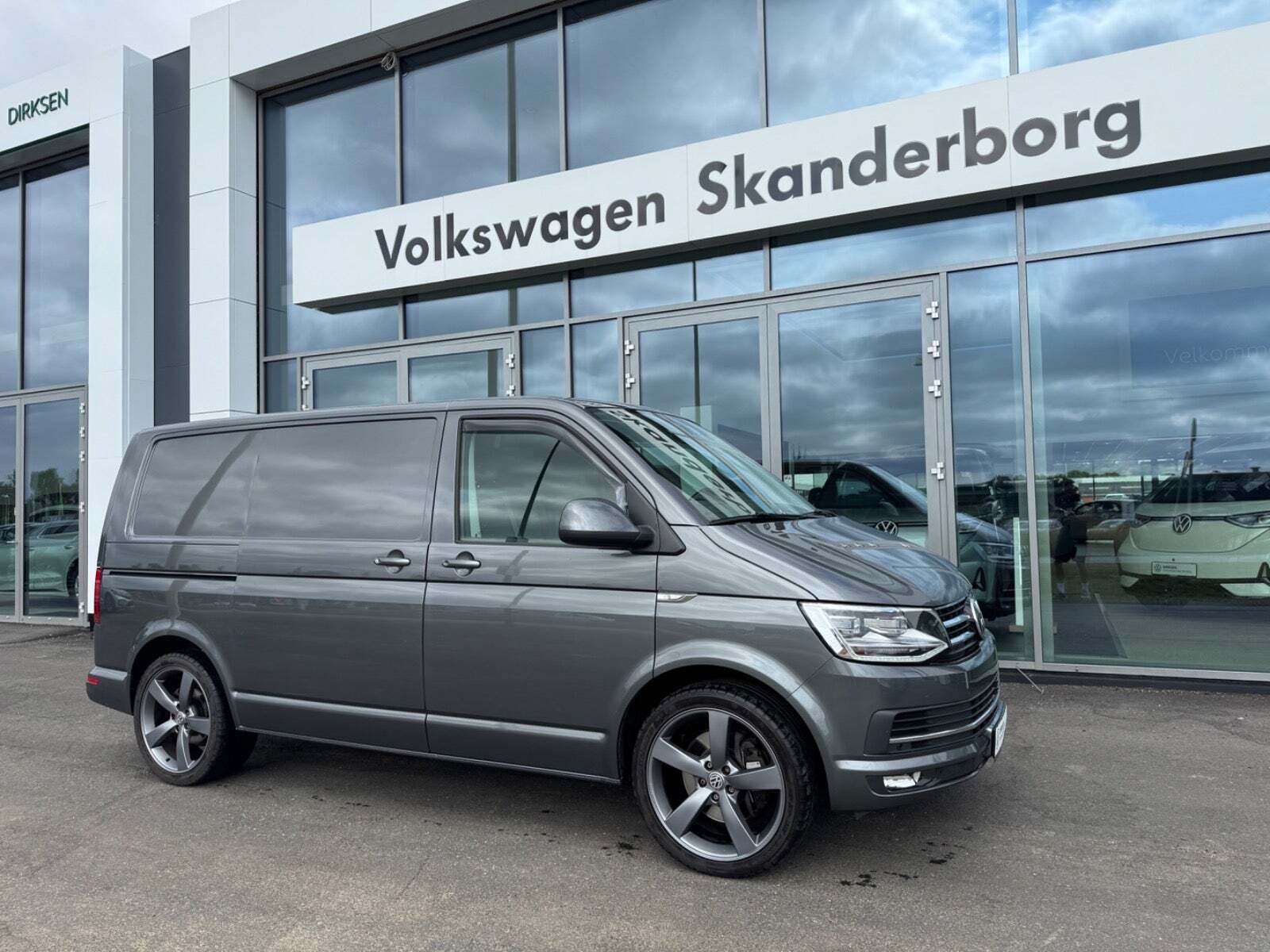 VW Transporter 2,0 TSi 204 Kassevogn DSG kort - 174.900 kr